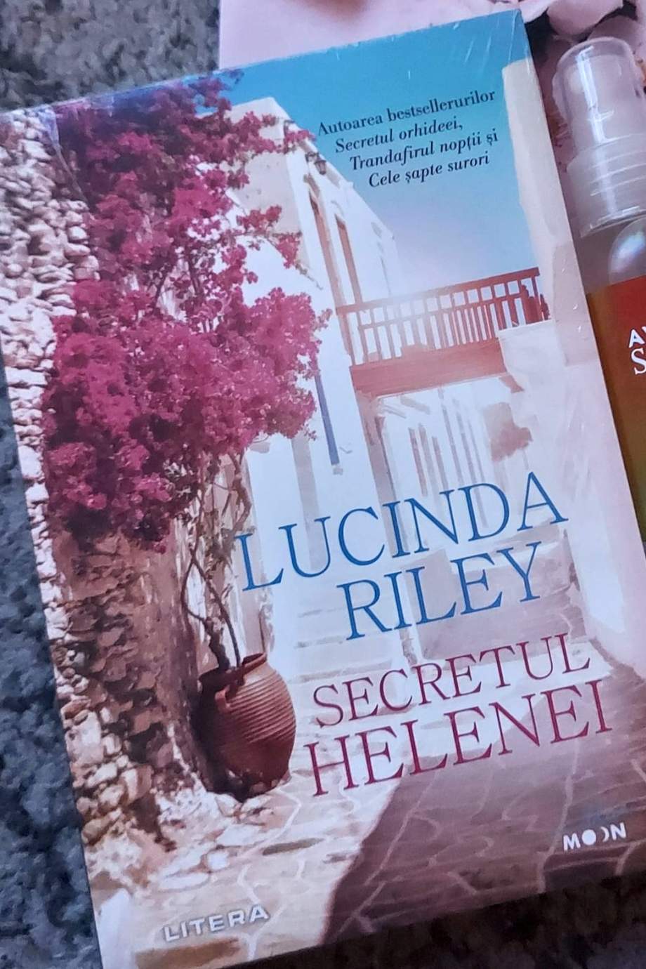 Secretul Helenei. O casa magica. O vara de neuitat - Lucinda Riley ...